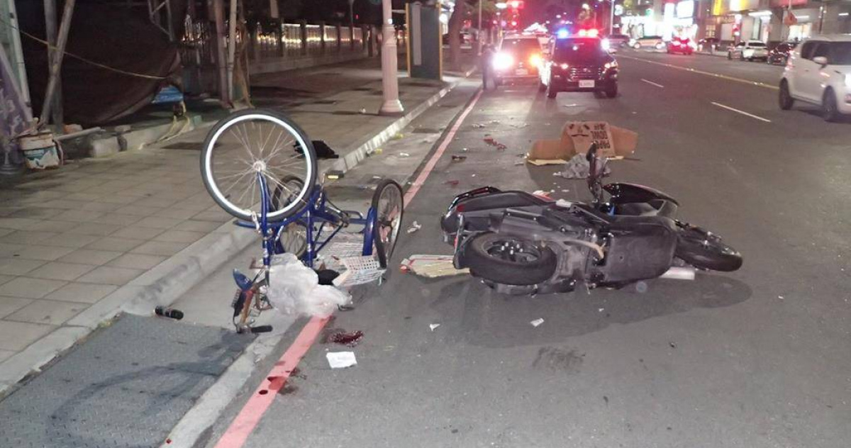 高雄23歲男騎重機追撞三輪車 73歲老翁送加護病房 | 社會 | CTWANT