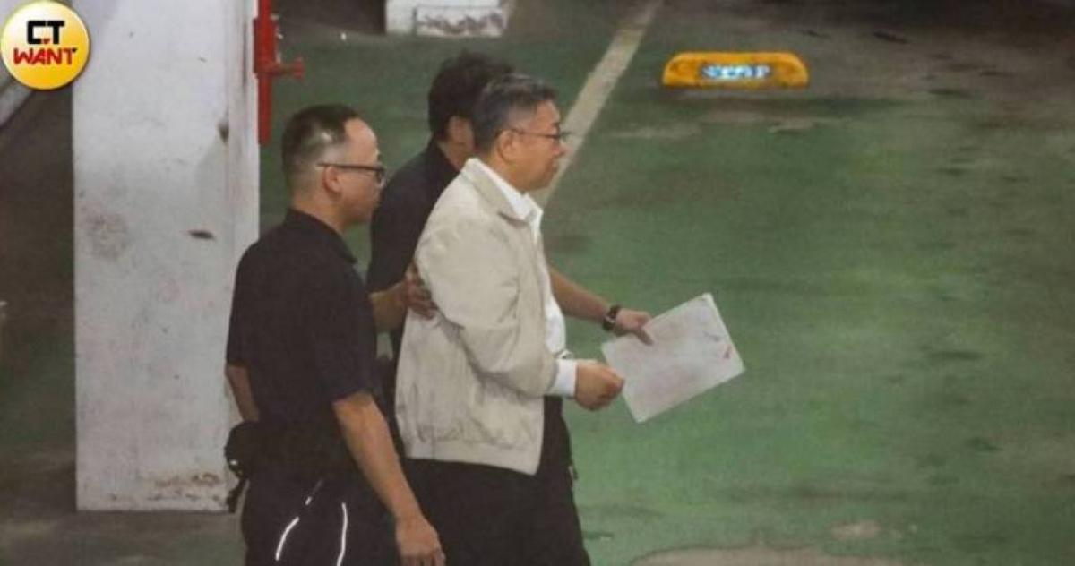 柯文哲66歲生日出庭！小草聚集囚車道祝壽 「她」怒控鍾小平造謠 | 社會 | CTWANT