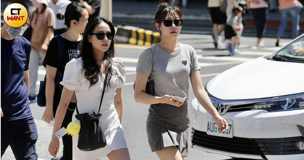 週末高溫飆37度！ 下週東北季風、熱帶擾動對台影響曝 | 生活 | CTWANT