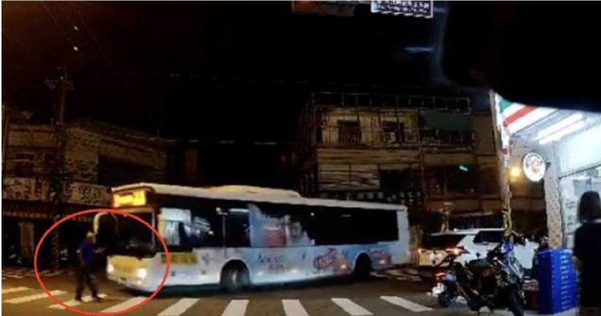 公車再現危險行為！阿伯斑馬線險遭撞 台中「公車大執法」成效存疑 | 社會 | CTWANT
