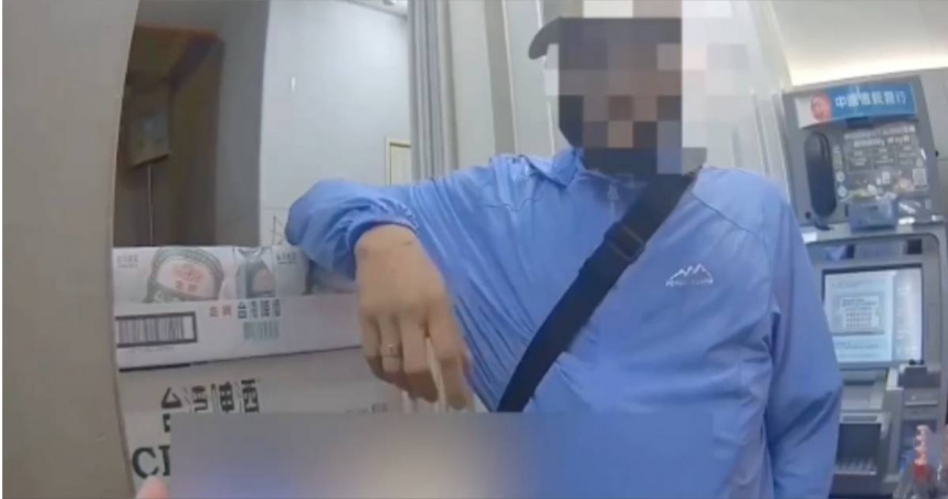 男ATM前一舉動惹警注目！ 他反覆操作辯卡是「女友的」仍被逮 | 社會 | CTWANT