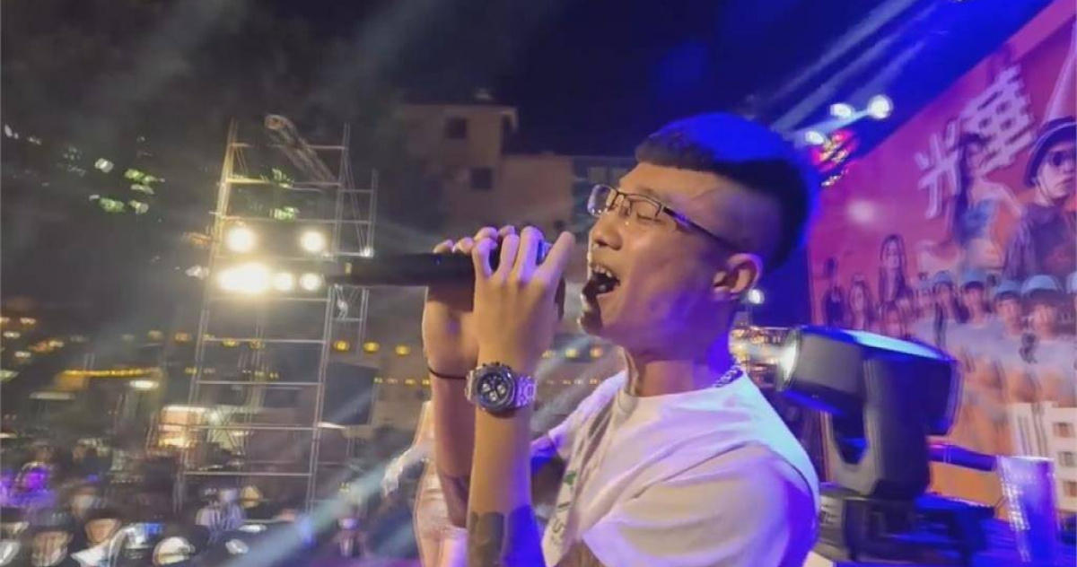 廟會唱《星辰大海》爆紅 「被耽誤歌手」走私300公斤喪屍毒原料被逮 | 社會 | CTWANT