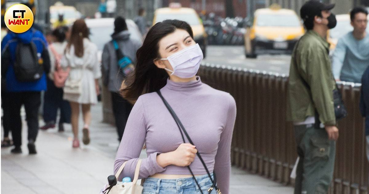 鄭明典驚呼「大晴天」：可見白天的月亮 變天時間點曝！2地區轉陰有雨 | 生活 | CTWANT