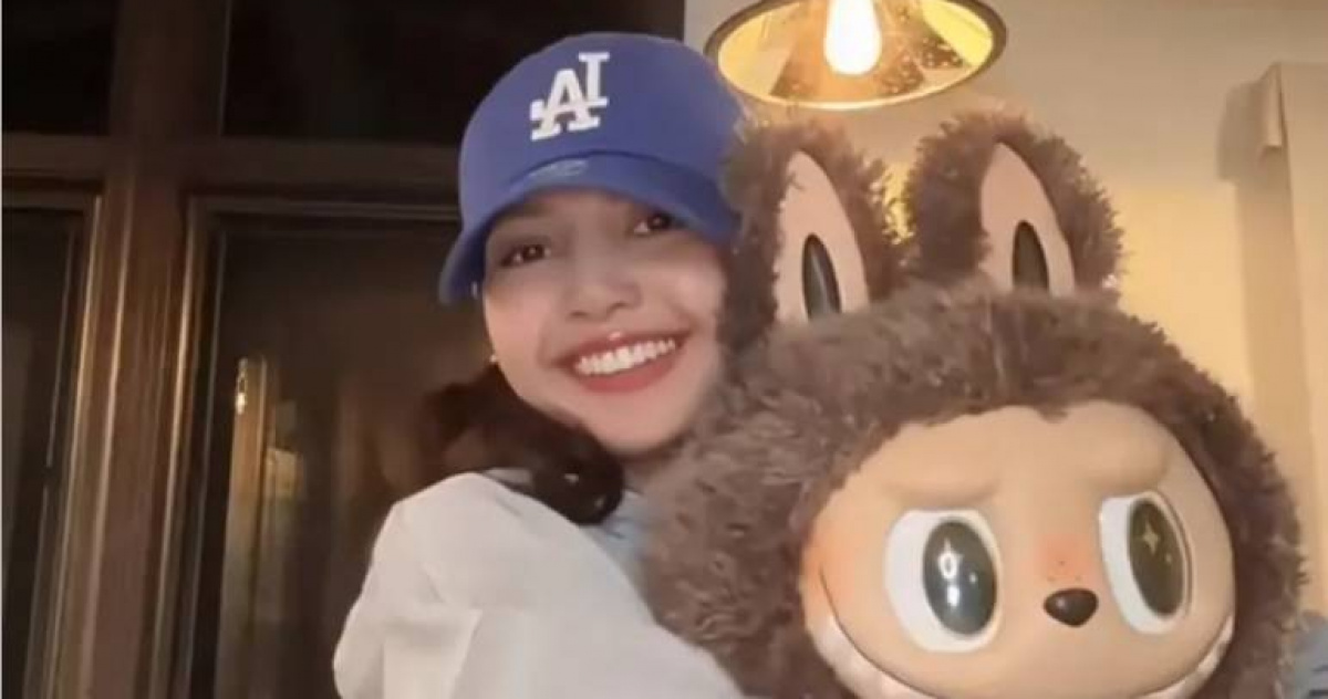 真假難辨2／女星瘋狂愛上Labubu Lisa拎LV包配吊飾超時尚 王彩樺拍戲需帶公仔陪伴 | 娛樂 | CTWANT