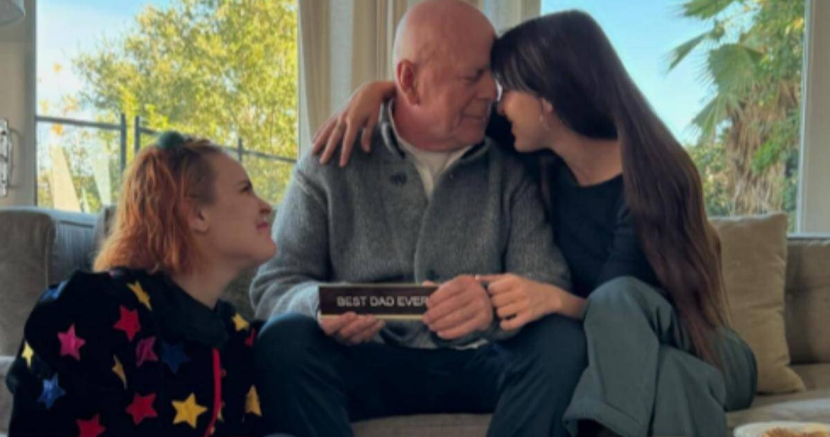 《終極警探》罹失智症近況曝！布魯斯威利與女兒合影 手持「這牌子」網友不捨 | 娛樂 | CTWANT