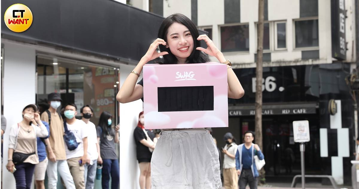 輔導長內內西門町宣導乳癌防治 鄧佳華踩場邀合作被打槍 | 娛樂 | CTWANT
