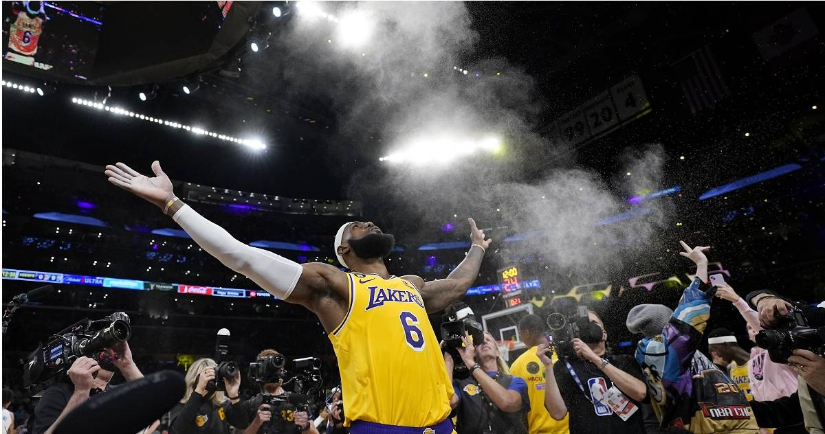 「頭帶詹」強勢回歸 詹皇超越天勾賈霸！正式榮登「NBA總得分王」 | 生活 | CTWANT