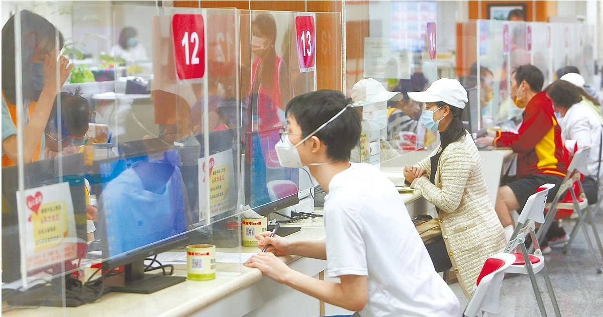 行政院拍板所得稅優化措施！明年綜所稅免稅額調高至9.7萬 2025年申報適用 | 財經 | CTWANT