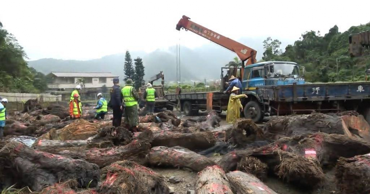 全台開戰！警政署「環保鐵腕」查緝不法傾倒廢棄物 逾4,000萬黑金 | 社會 | CTWANT
