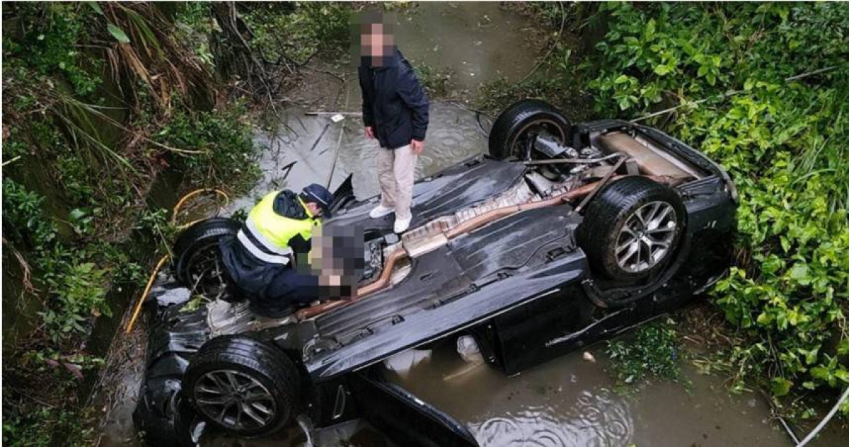 轎車失控墜落大排水溝 乘客1死1傷 | 社會 | CTWANT