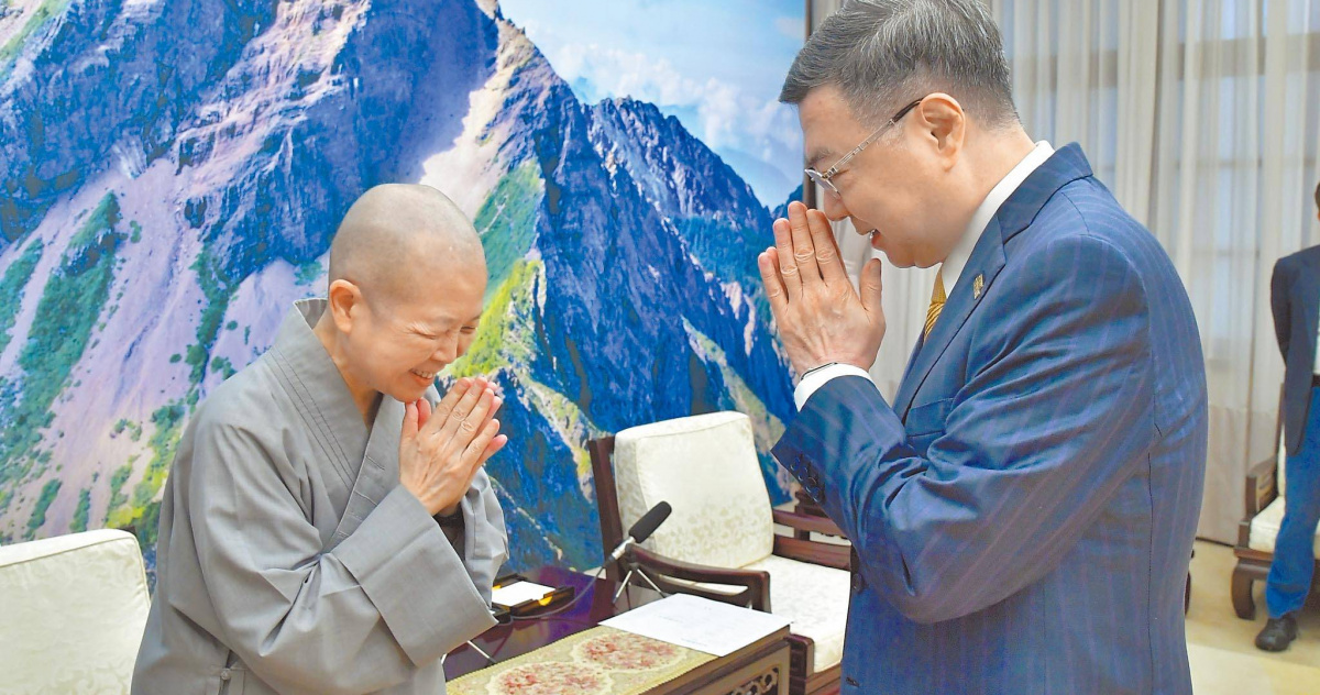 卓榮泰指示普發1萬增「不領取」選項 黃揚明批做蠢事：脫褲子放屁 | 政治 | CTWANT