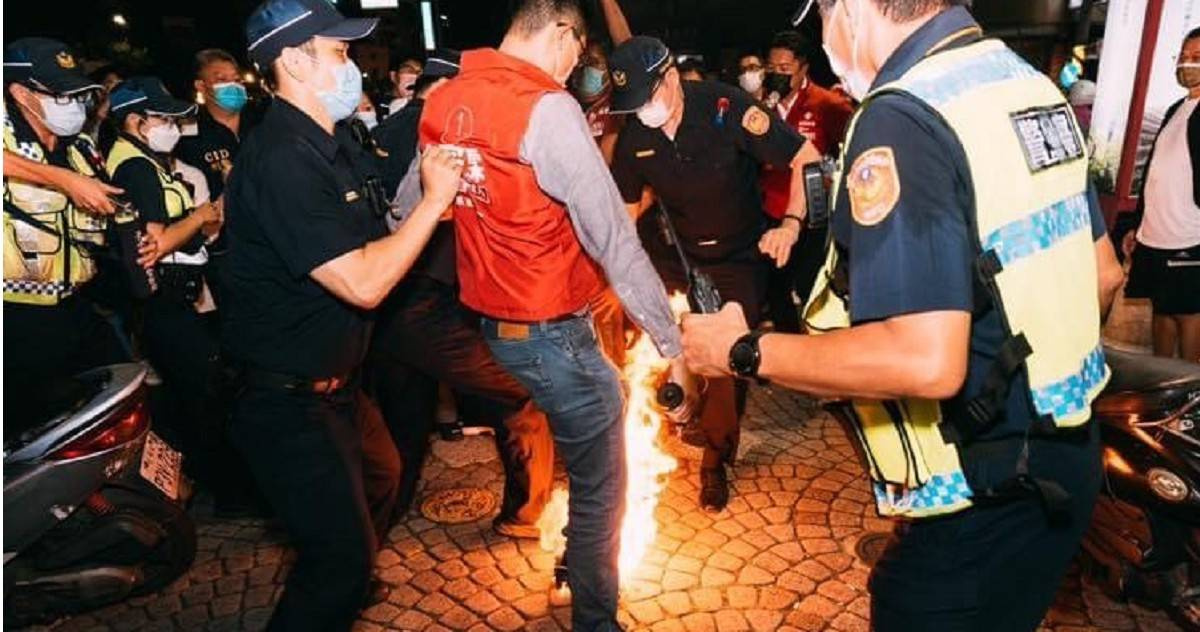 基進黨燒國民黨旗 朱立倫：造成台灣民主的倒退 | 政治 | CTWANT