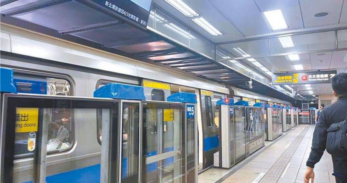 出門約會「不想擠捷運」被說公主！ 網雙手贊成大眾運輸：機車、漂亮擇一 | 生活 | CTWANT