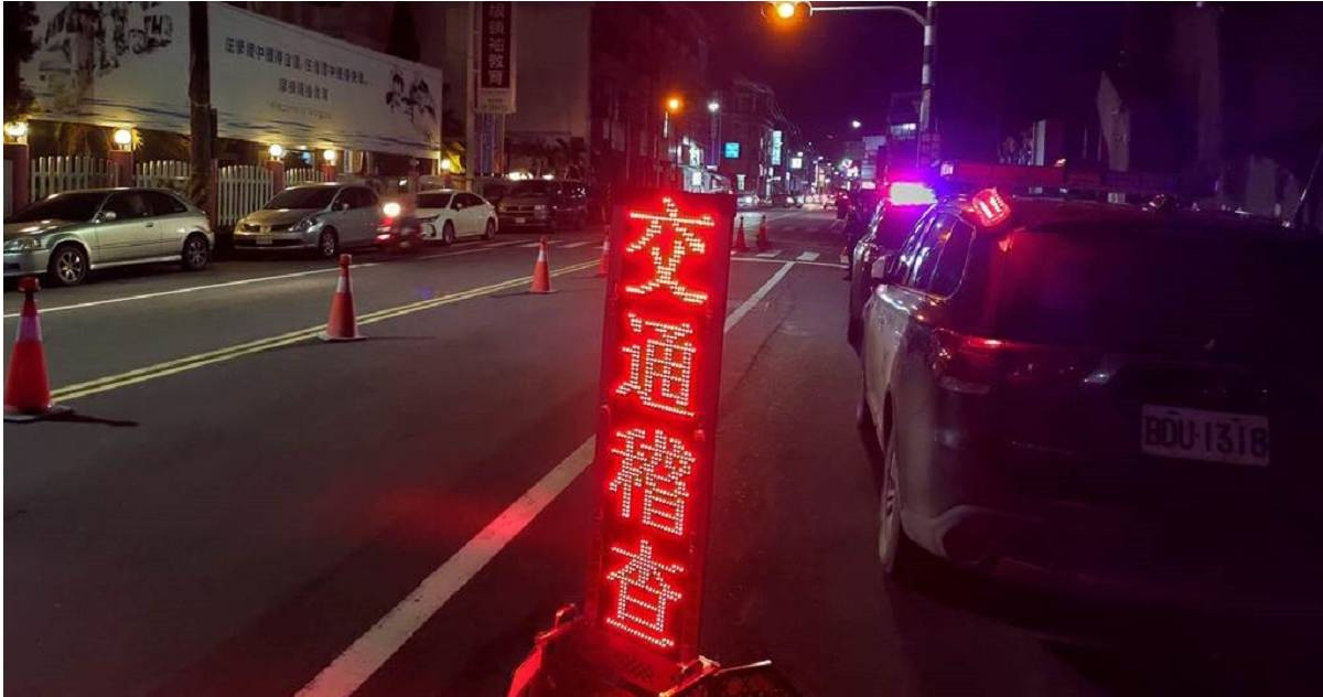 國中男師紅燈左轉遭開紅單！他「嘴秋」罵女警：拿錢看醫生 下場芭比Q了 | 社會 | CTWANT