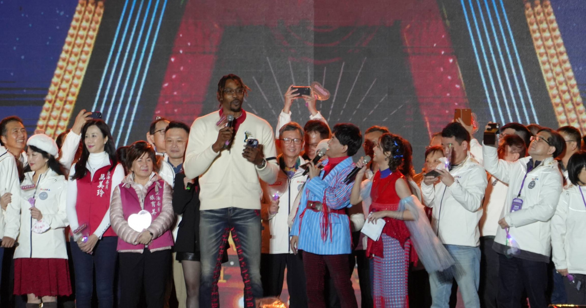 魔獸嗨唱〈We Are the World〉 VIVIZ寵粉辣秀美腿小蠻腰 | 娛樂 | CTWANT