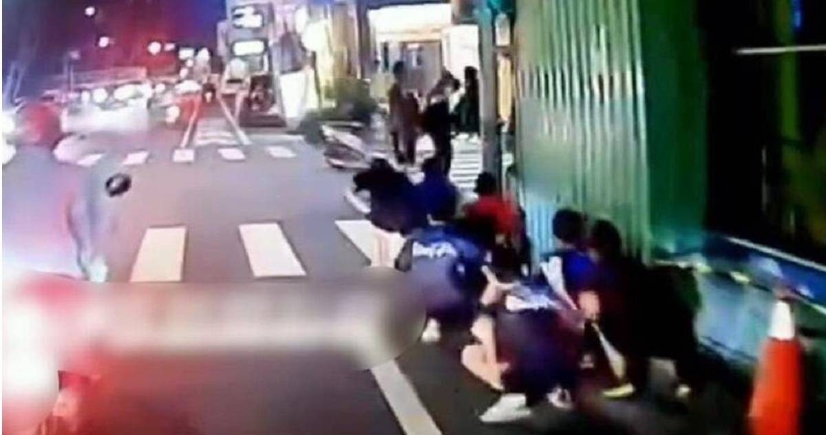 台南國小棒球隊深夜路旁「鴨子走路」訓練 恐違交通規定遭罰款 | 社會 | CTWANT