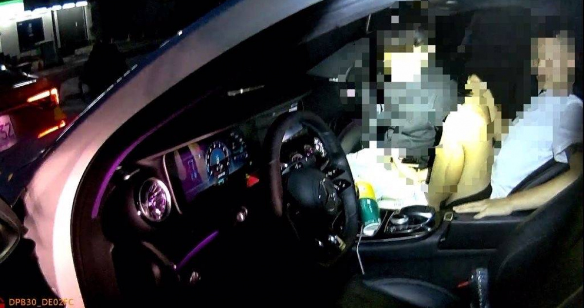 台中酒駕男躲警竟「男男交疊」副駕坐人身上 忘打P檔連撞6車超囧 | 社會 | CTWANT