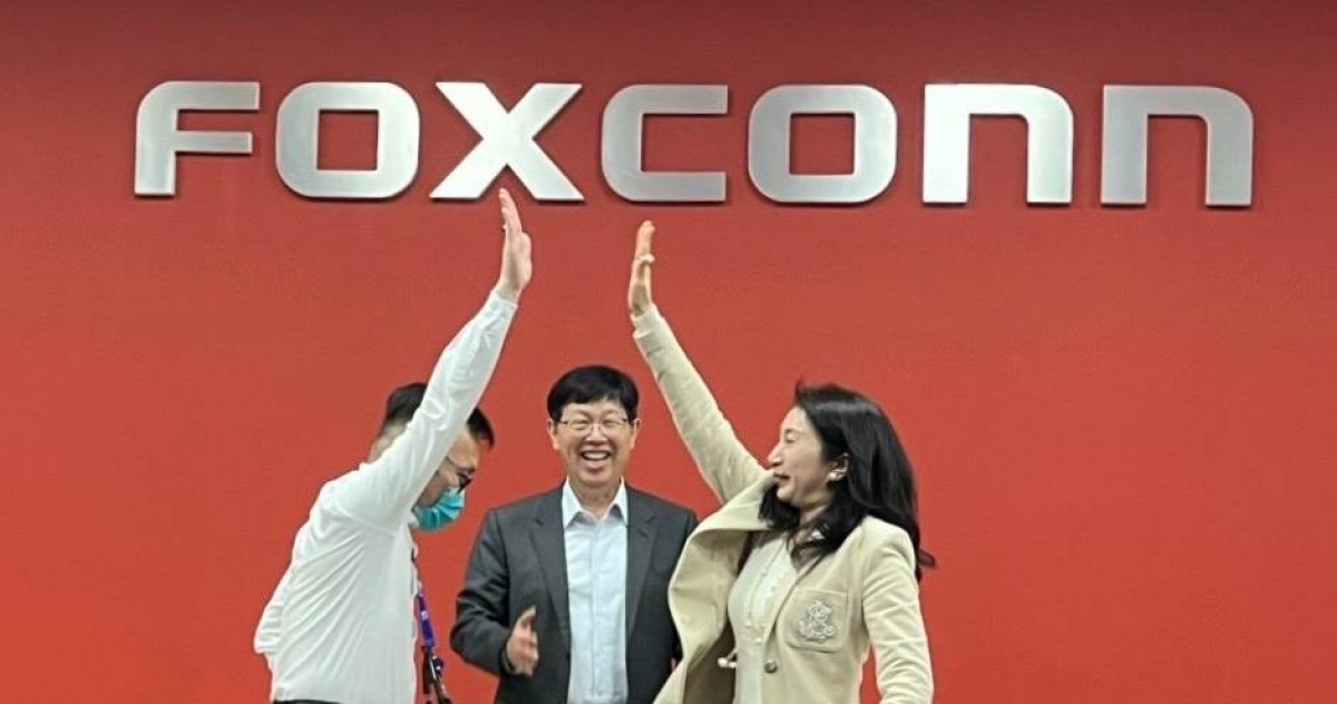 鴻海輪值CEO楊秋瑾接棒 董座：讓管理層年輕化 | 財經 | CTWANT