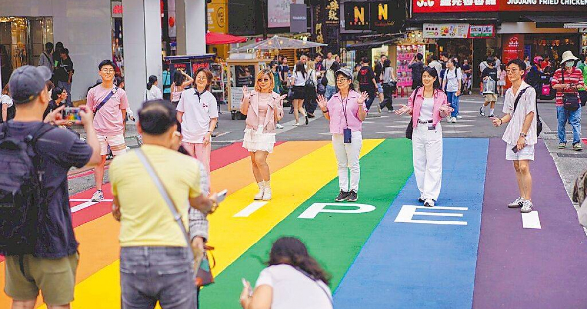 西門町彩虹地景翻新 給民眾帶來全新意象 | 社會 | CTWANT