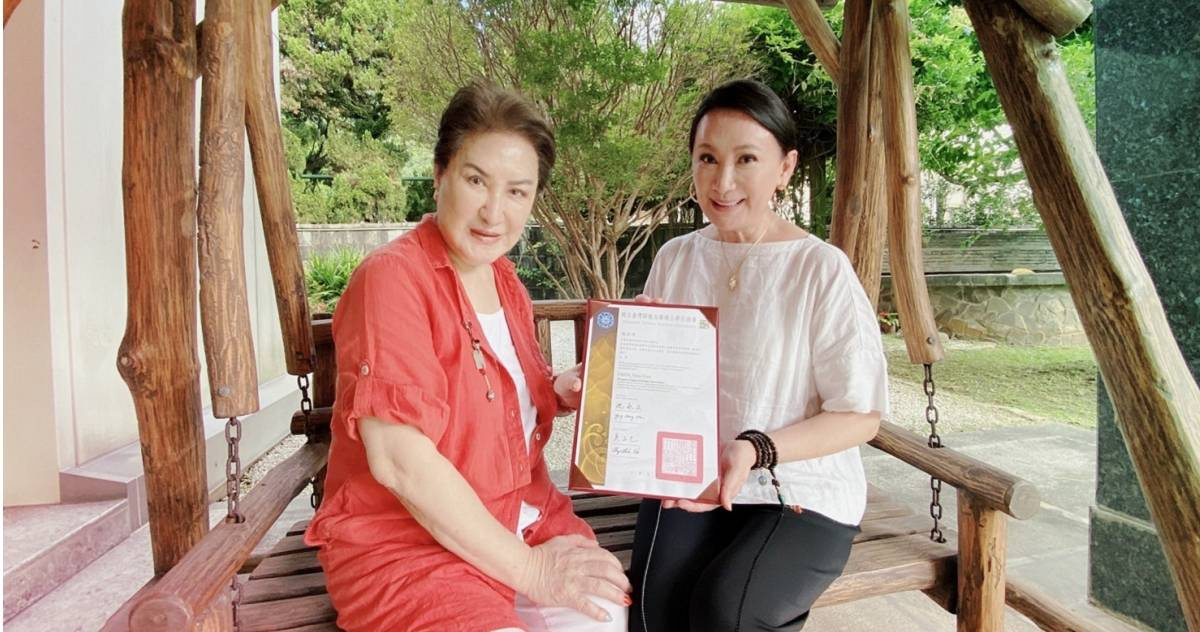 陳亞蘭臺師大EMBA畢業 楊麗花比讚：好不容易！ | 娛樂 | CTWANT