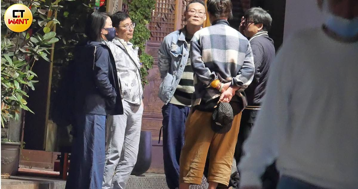 感情成謎2／宋少卿偕新歡通宵喝酒 街頭熊抱狂放閃 | 娛樂 | CTWANT