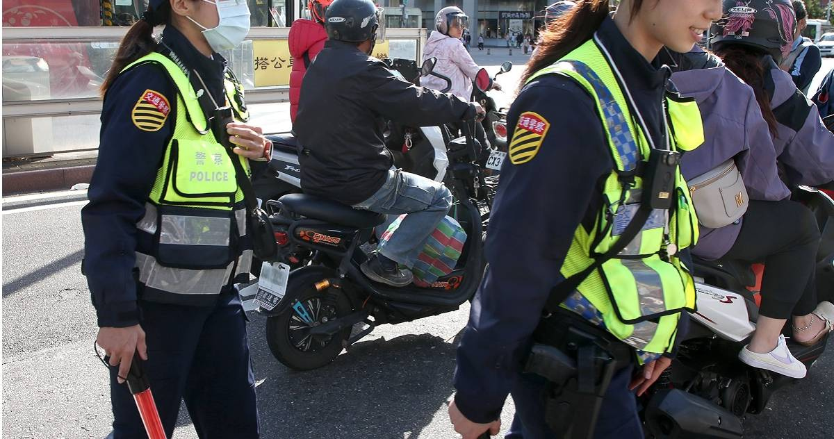 考績沒甲表現差？派出所長寫信給基層：有時八字不合 一票人看哭了 | 生活 | CTWANT