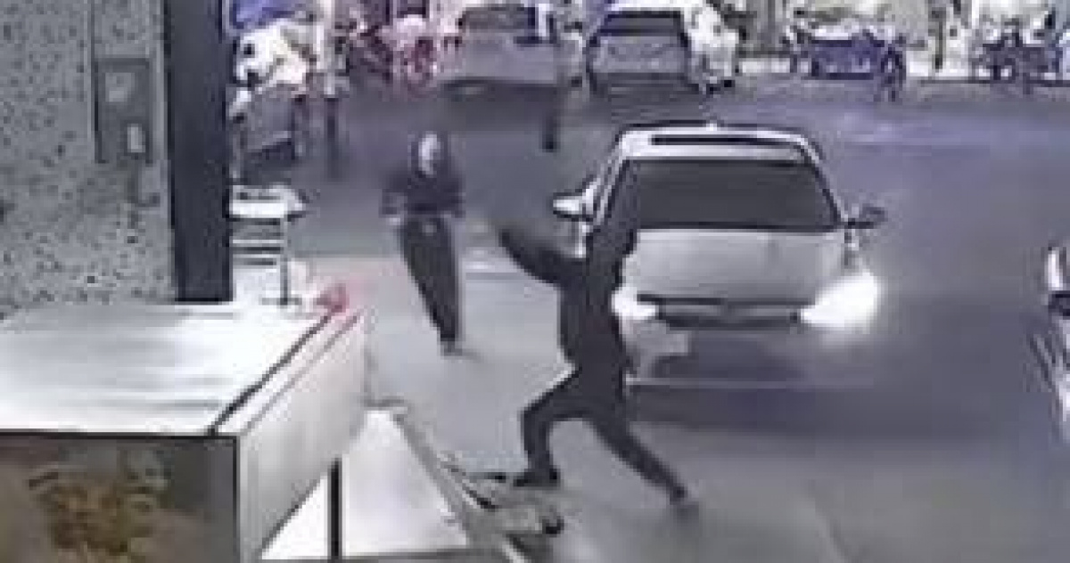 6歲男童3樓墜落…熱心男衝上前「徒手接住」救一命 家長登門道謝 | 國際 | CTWANT