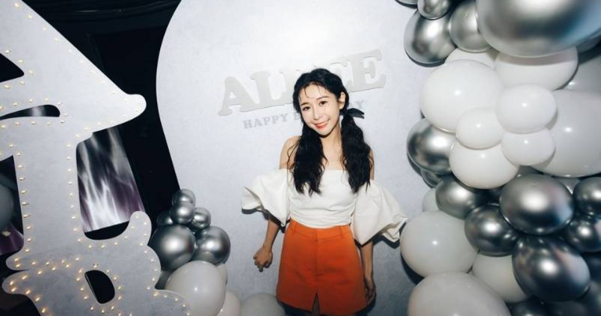 豪車接送1／Albee才喊單身擇偶難 被抓包賓士車接送甜蜜返家 | 娛樂 | CTWANT