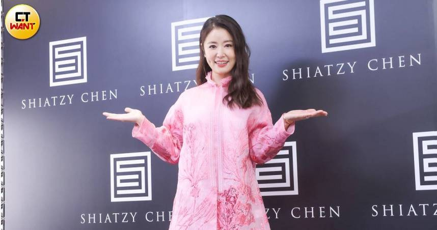 林心如一身粉紅現蹤台北 隔30多年再搭公車1舉動萌翻網 | 娛樂 | CTWANT