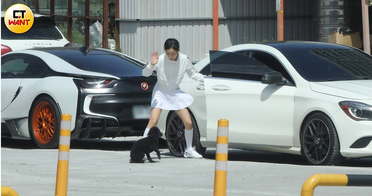 舊情綿綿1／才否認復合⋯GINO貼心幫忙夏宇禾 開車進入女方住處 | 娛樂 | CTWANT