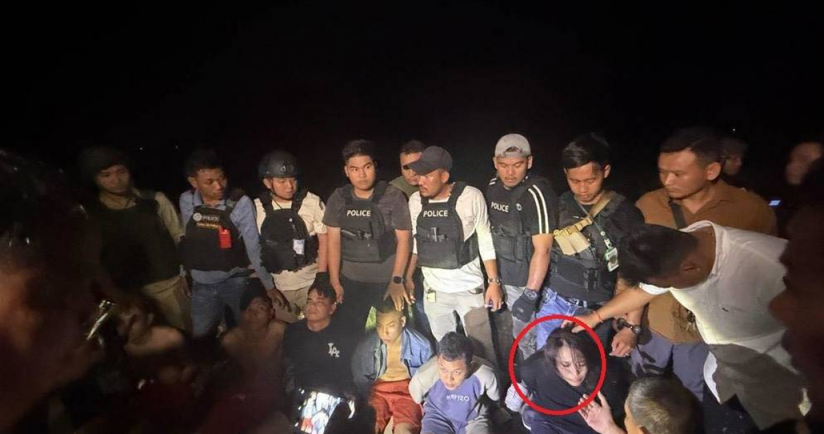 她淡定遞槍60秒救6囚 冷血美人劫囚畫面瘋傳全網 | 國際 | CTWANT