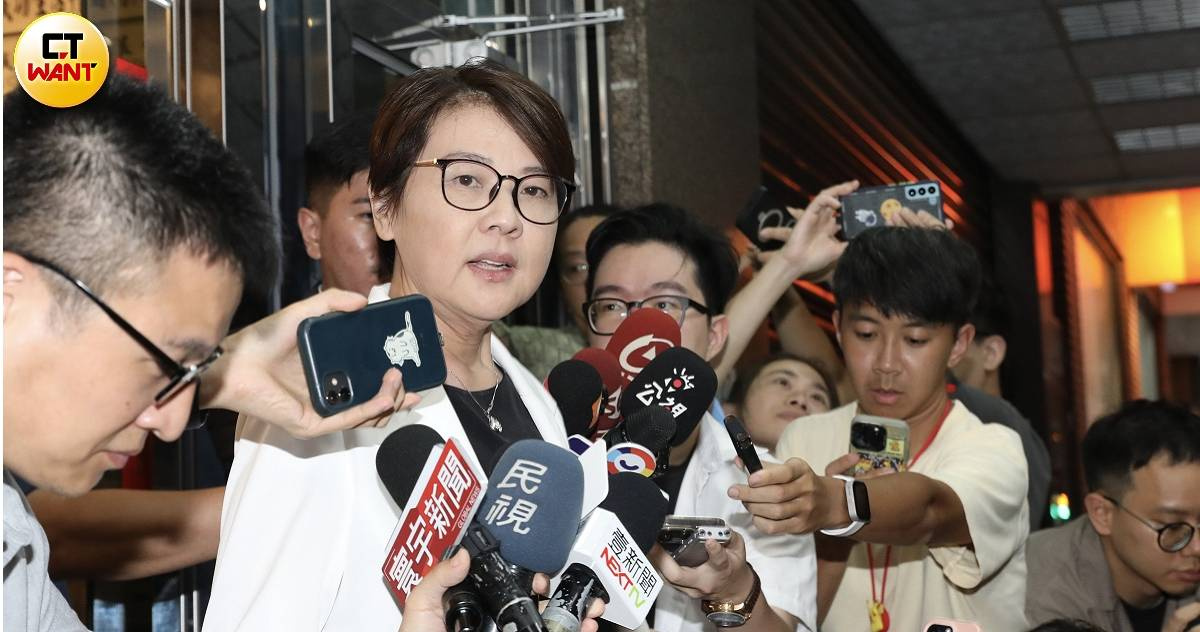 臉書帳號被盜？黃珊珊粉專「賣越南辣醬」 詭異PO文掀議 | 政治 | CTWANT