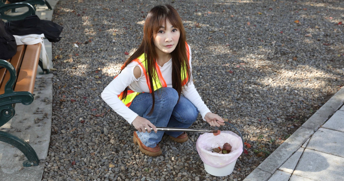 王宥忻酒駕被抓首現身撿狗屎 遭逮18小時「哭了很久」 | 娛樂 | CTWANT