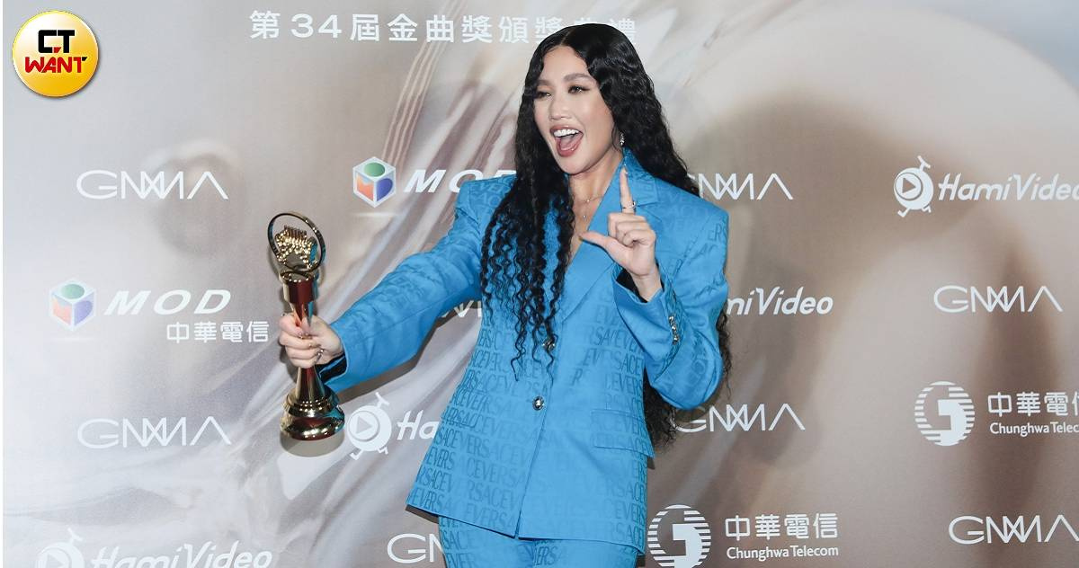 金曲34／等16年終於封后！ A-Lin激動擁抱爸媽 大呼「我們豐收了」 | 娛樂 | CTWANT