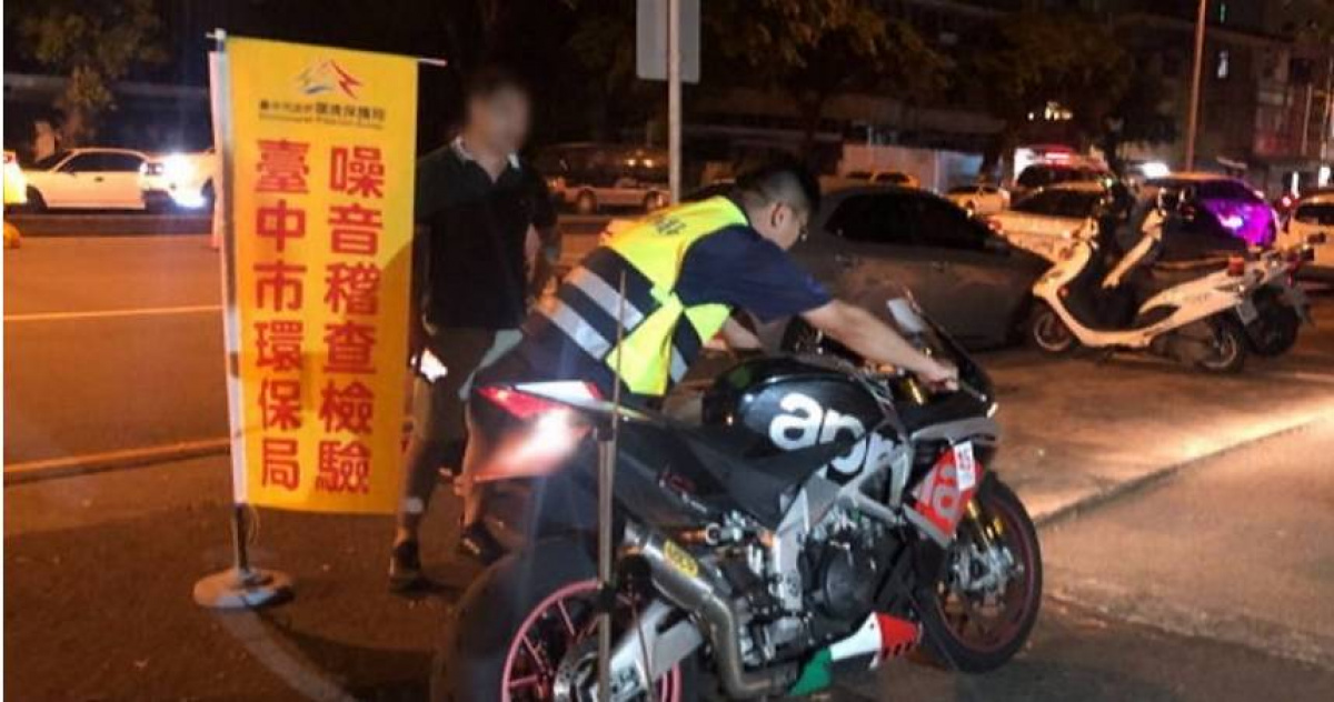 環警監聯合稽查改裝噪音車 86萬義大利重機分貝跟救護車一樣大遭罰 | 社會 | CTWANT