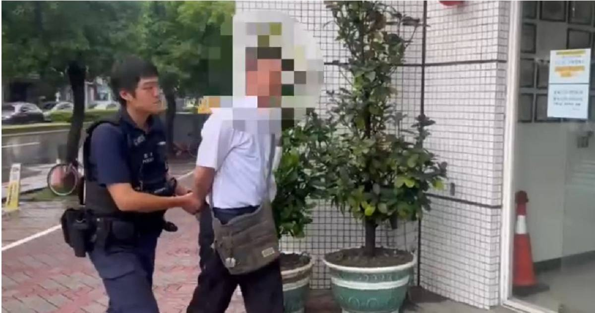 三重男街頭持剪刀恐嚇路人 遭警逮捕強制送醫 | 社會 | CTWANT