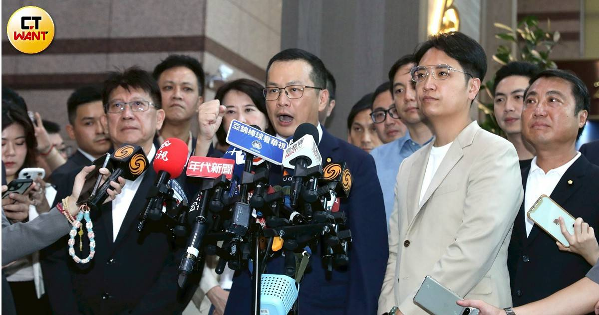 登記參選黨主席 羅智強喊世代交替籲黨內砲火一致對外 | 政治 | CTWANT