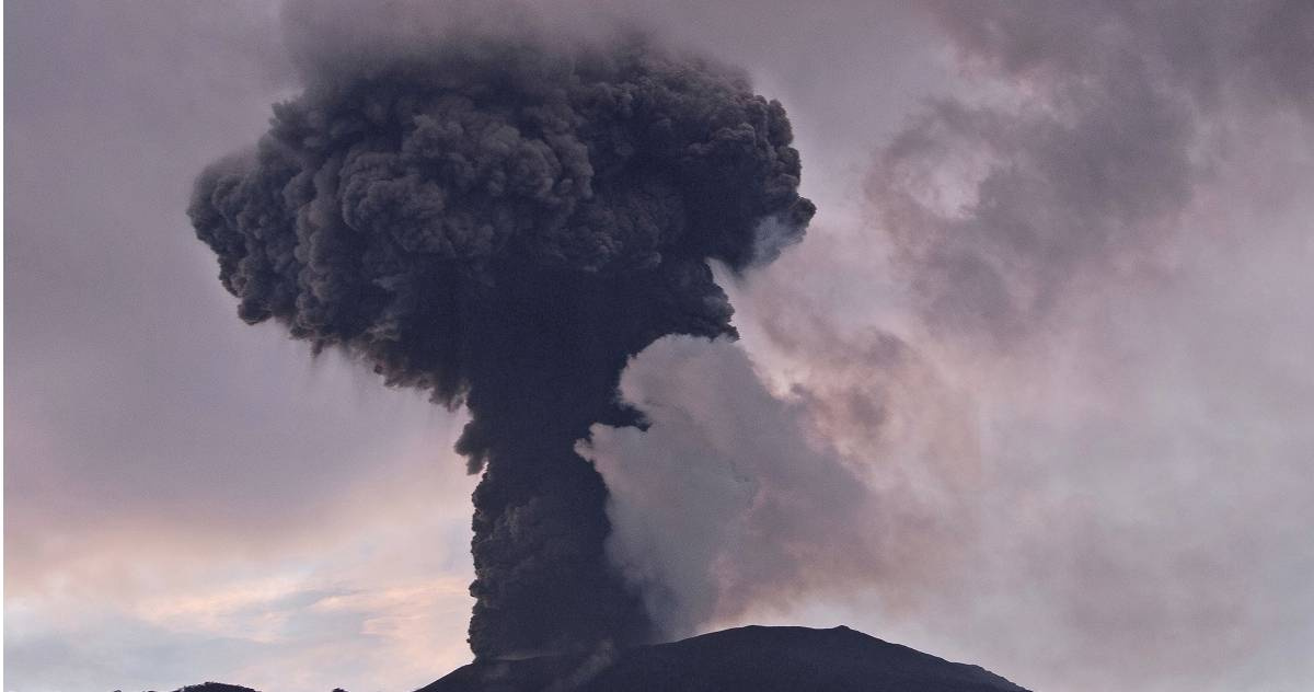 印尼火山又噴發！火山灰直竄1300公尺高 百名居民急撤 | 國際 | CTWANT