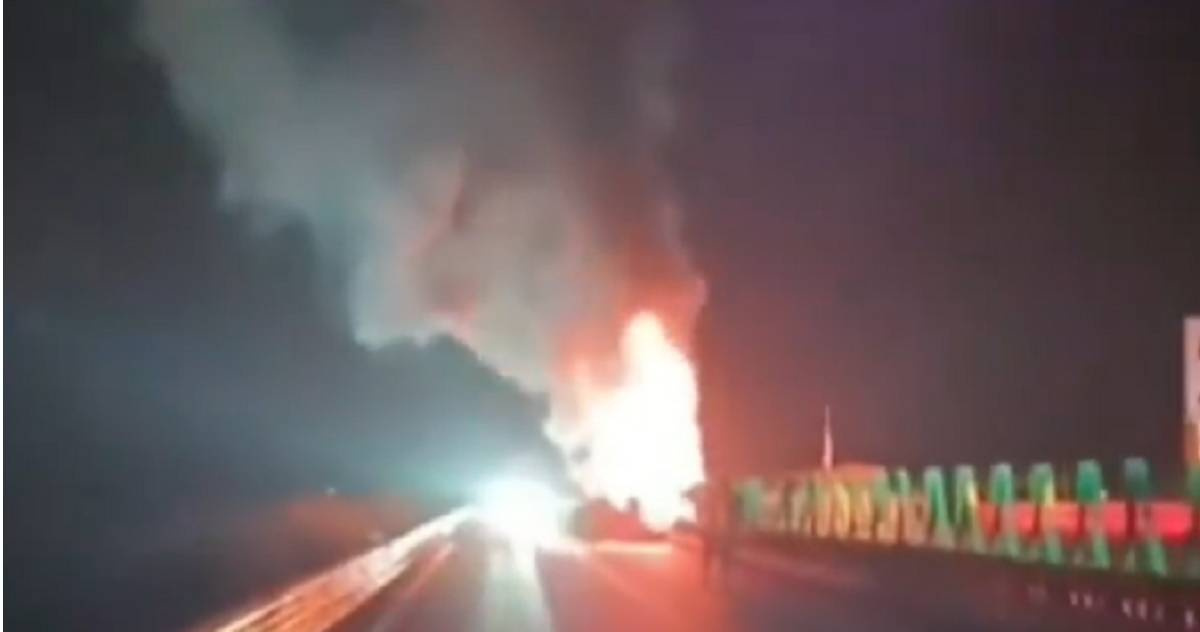 小米SU7自撞火燒車！3女大生疑「車門斷電鎖死」活活燒成焦屍 | 國際 | CTWANT