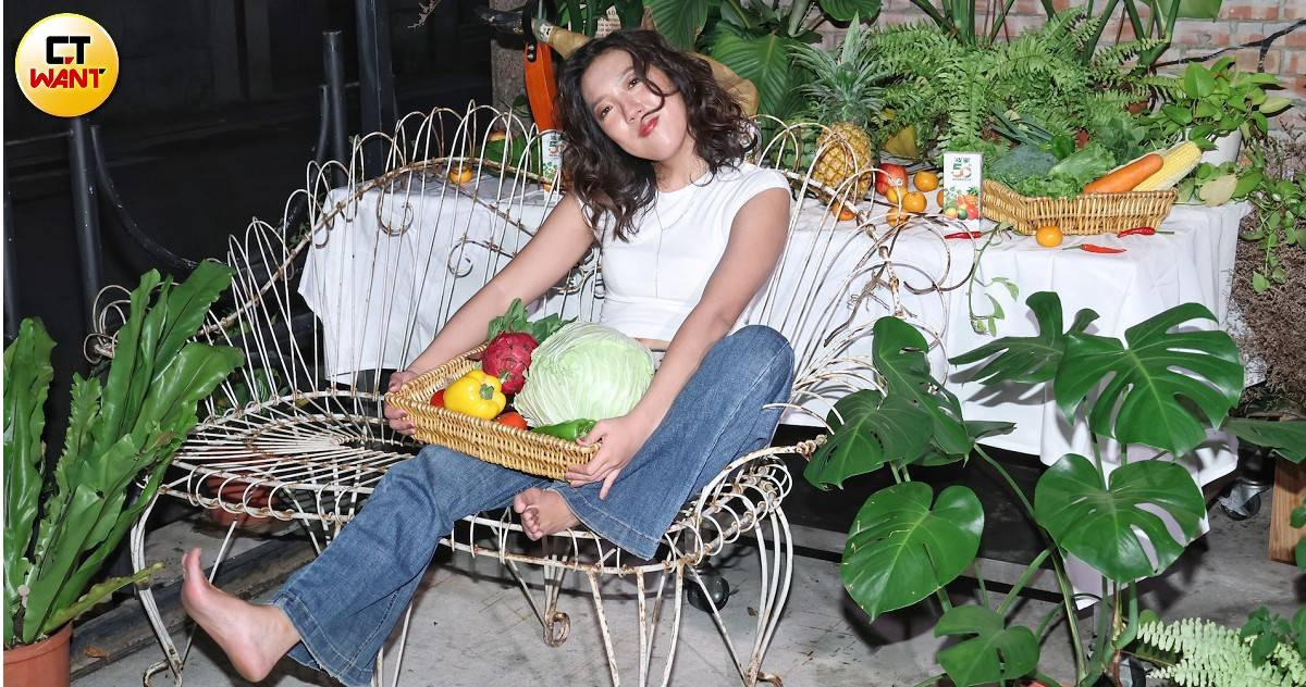 金曲36 ／瘋到金曲封后！李竺芯赤腳上台奪三獎成最大黑馬 | 娛樂 | CTWANT