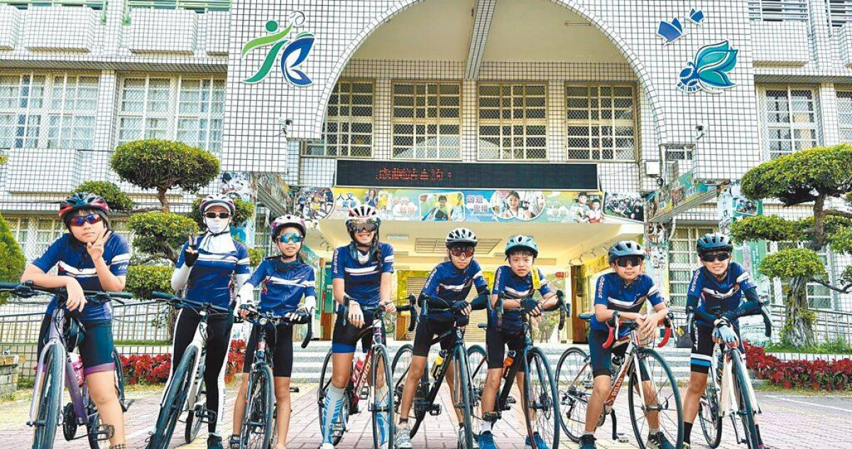 完成114.3公里畢騎 高雄大華國小34生畢業了！ | 生活 | CTWANT