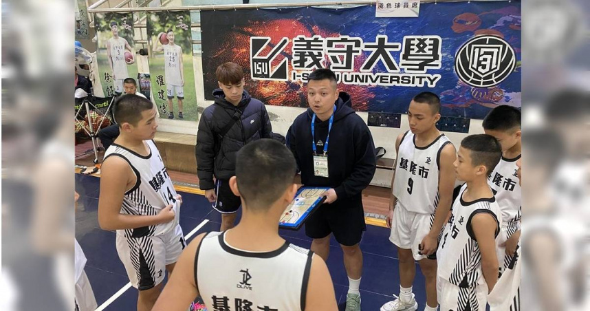 家長陪孩練籃球突心肌梗塞 正濱國中教練接力CPR、AED成功搶命 | 生活 | CTWANT