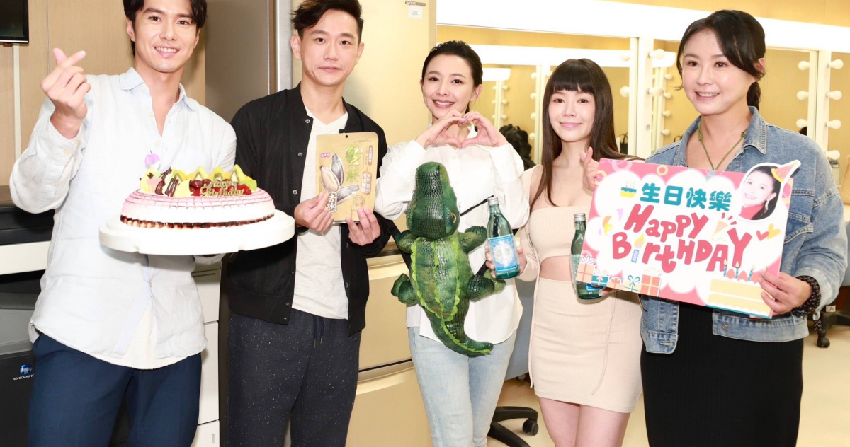 吳婉君秘密慶祝40歲生日 陳又榕穿爆乳小可愛喊：帶誠意出門 | 娛樂 | CTWANT