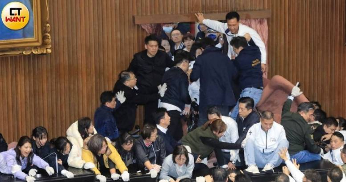 張斯綱公布許智傑餐敘照 國民黨貼文酸「向民進黨誠摯道歉」 | 政治 | CTWANT