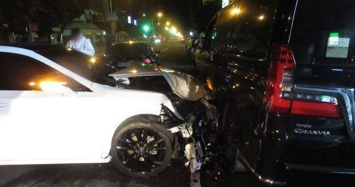 台中市北區三寶相撞！豪車連環撞損失600萬 駕駛嚇出一身冷汗 | 社會 | CTWANT