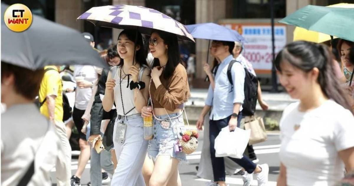 準凱米颱風「近中心對流爆發」 鄭明典PO一圖：增強的徵兆 | 生活 | CTWANT