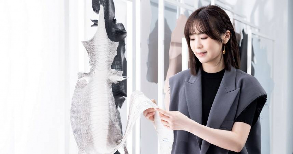 凱特王妃揹王文洋愛女Grace設計的包款太驕傲！這次愛女在台辦藝術展憶母，揭開一家人間的情誼！ | 漂亮 | CTWANT