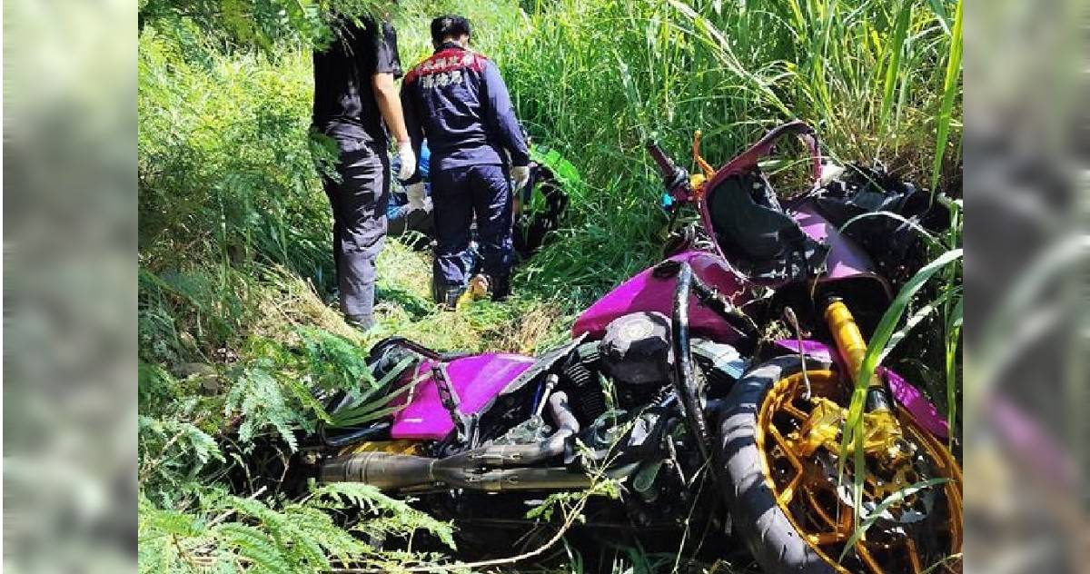 疑車速快！紅牌哈雷重機摔落樹叢 男騎士「噴飛120公尺」雙腿骨折 | 社會 | CTWANT