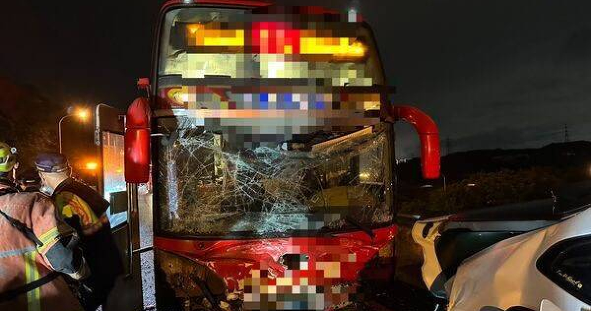 國道驚悚連環撞！BMW女駕駛下車查看 遭客運再撞捲車底慘死 | 社會 | CTWANT