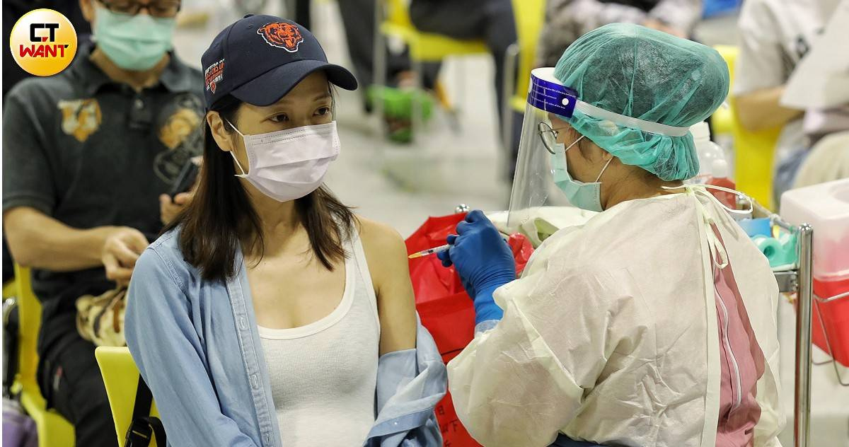 沒混打！第13期疫苗接種開放BNT、AZ第一劑預約 | 生活 | CTWANT